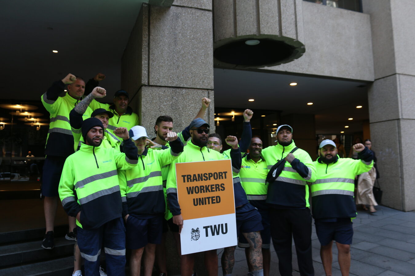 CLEANAWAY: THE TWU BRINGS ON THE FIGHT - Transport Workers’ Union NSW