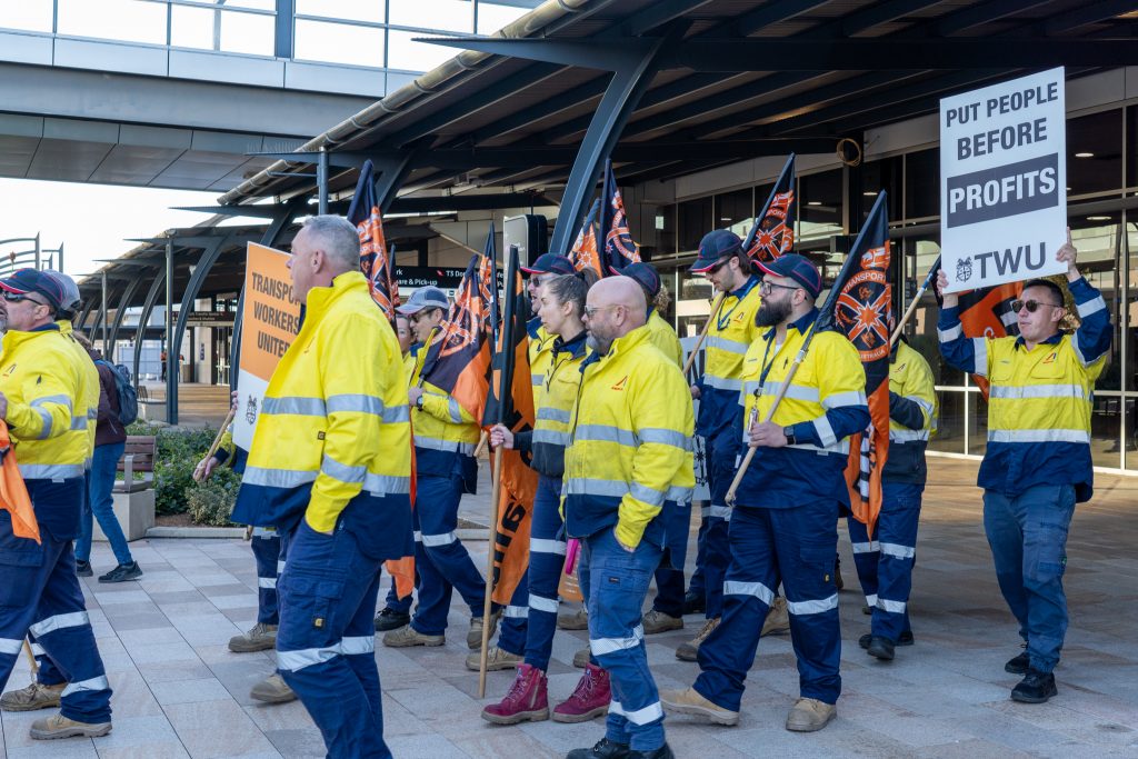 AMPOL REFUELERS WALK OFF THE JOB - Transport Workers’ Union NSW